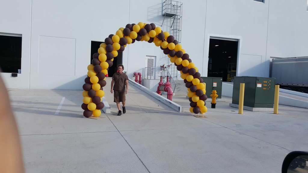 Full sized UPS Balloon Arch | The Miami Balloon Guy