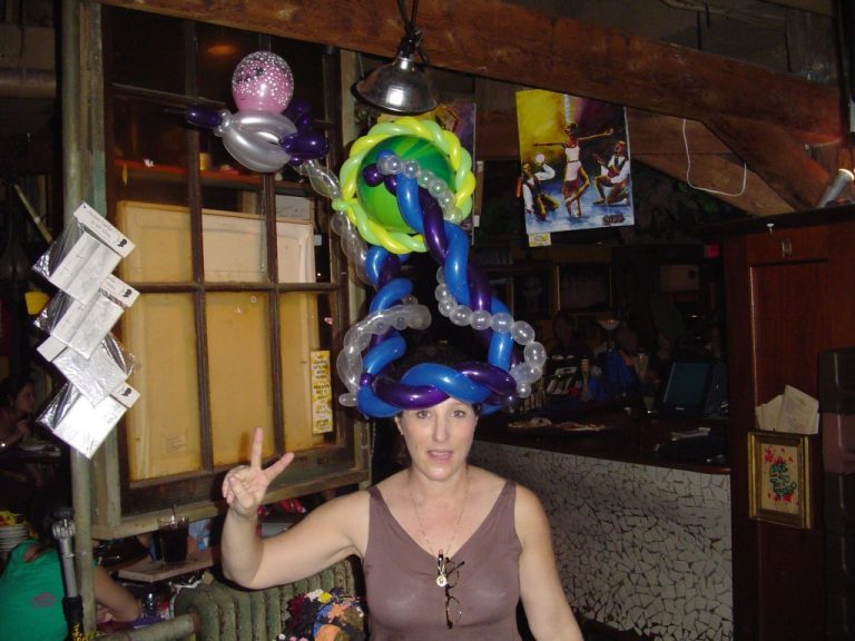 Balloon alien ship invasion hat | The Miami Balloon Guy