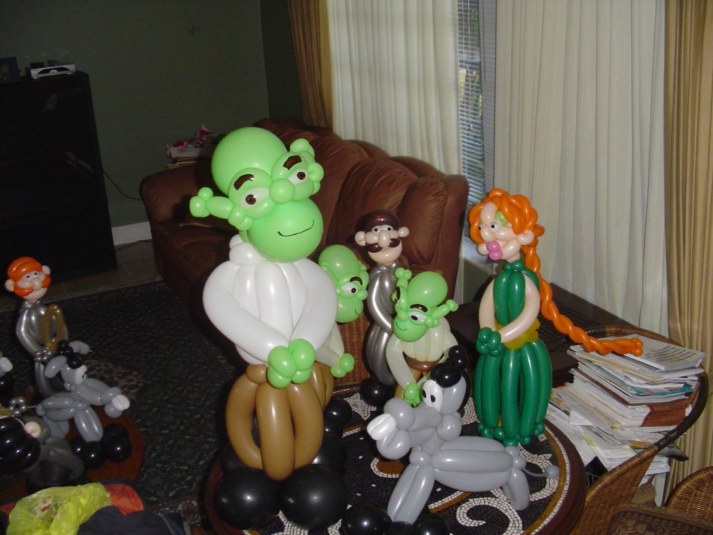 Shrek themed balloon parody centerpieces | The Miami Balloon Guy